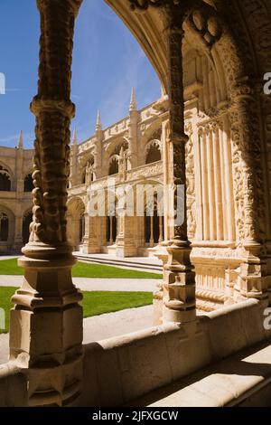 Architectural details of the Jeronimos Monastery and inner courtyard ...