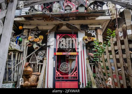 Crazy house, decorated with repurposed junk, by artist Dan Seguin, on ...
