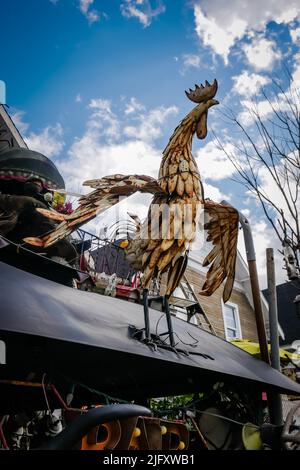 Crazy house, decorated with repurposed junk, by artist Dan Seguin, on ...