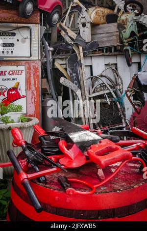 Crazy house, decorated with repurposed junk, by artist Dan Seguin, on ...