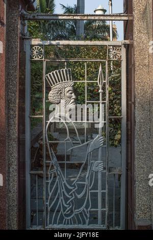 01 05 2018 Metal Sculpture Of Great King Cyrus On Iron Gate Of ...