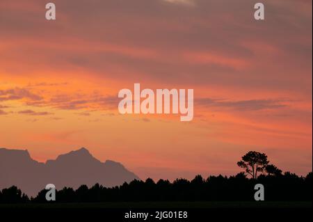 Sunset over Table Mountain, Stellenbosch, Western Cape, South Africa ...