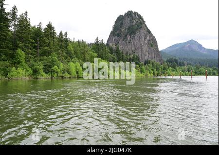 Beacon Rock is an 848-foot-tall (258 m) monolith composed of basalt on ...