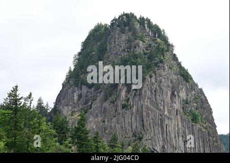 Beacon Rock is an 848-foot-tall (258 m) monolith composed of basalt on ...