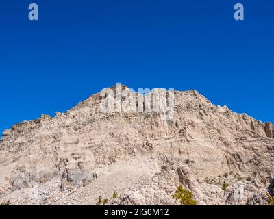 View from the Cliff Shelf Nature Trail in Badlands National Park in ...