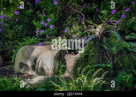 The Moss Lady, garden art installation, Beacon Hill Park, Victoria ...