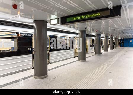 A Metrowagonmash 81-717.2K/714.2K train at the renovated Kalvin ter ...