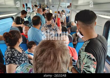 crowds in the train, chaos in local transport, 9-euro ticket, Germany ...