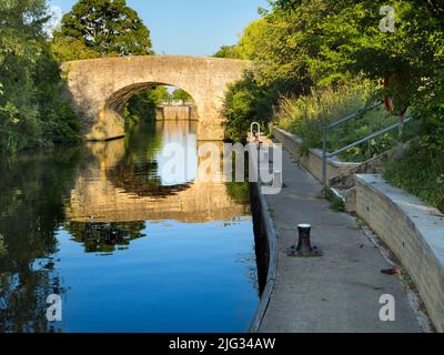The Thames gets rather confused around Culham in Oxfordshire. There are ...