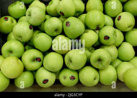 Apples for sale, Ica Maxi grocery store Stock Photo - Alamy