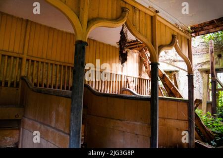 Charleville Castle Stable ruins at abandoned Charleville Castle in ...