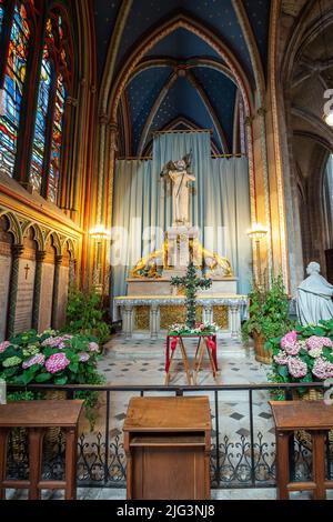 Interior of the Cathedral of the Holy Cross (Cathédrale Sainte-Croix d ...
