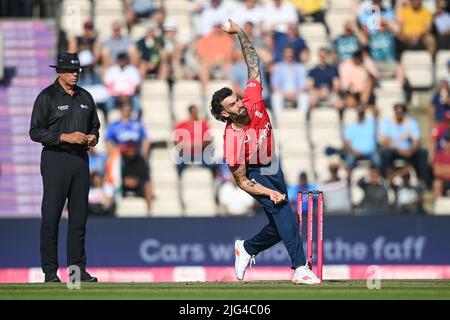 Reece Topley of England delivers the ball Stock Photo - Alamy