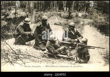 Five soldiers at the machine gun. Machine gun position, World War I ...