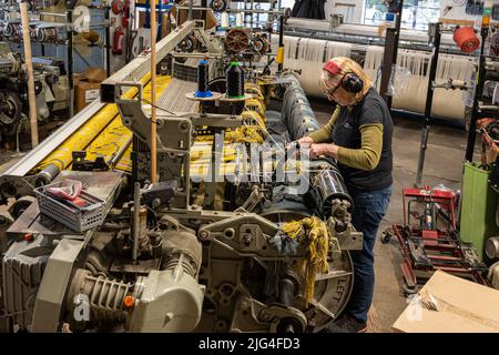 Loom operator. Weaving machine, looms and weaver, Melin Tregwynt, a 200 ...