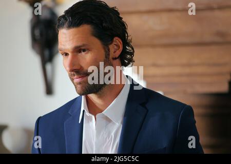 LOVE ACCIDENTALLY, Aaron O'Connell, 2022. ph: David Goldner / © Hybrid ...