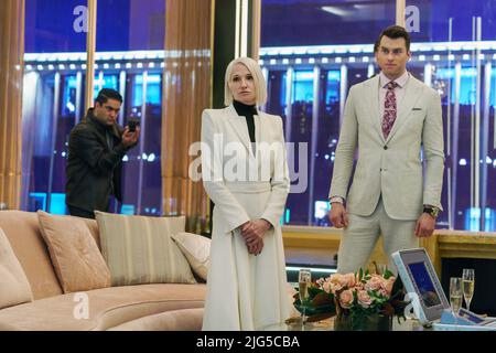 THE MAN FROM TORONTO, Ellen Barkin, 2022. ph: Sabrina Lantos /© Netflix ...