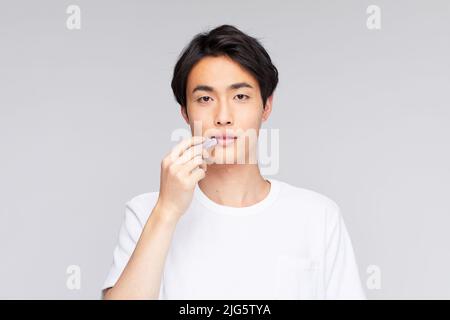 Japanese man applying makeup Stock Photo - Alamy