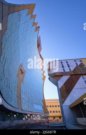 The curved concentrator mirror of the giant reflector at the Physics of ...
