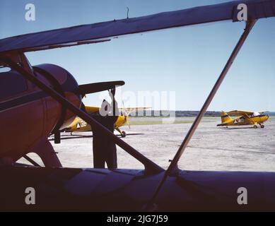 Stinson 105 Voyager was a 1940s American light utility monoplane built ...