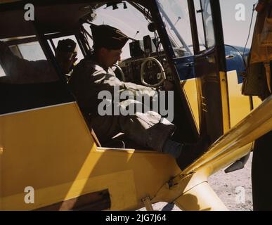 Stinson 105 Voyager was a 1940s American light utility monoplane built ...