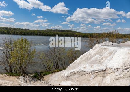 A beautiful shot of the White Cliffs of Conoy Nature preserve in ...