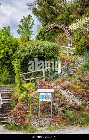 Entrance with archway of the castle ruin Starkenburg, Mosel Stock Photo ...