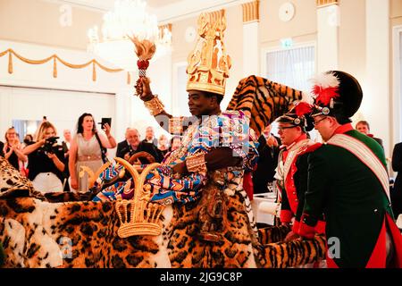 (dpa) - Cephas Bansah, King of the tribe of the Ewe in Ghana and ...