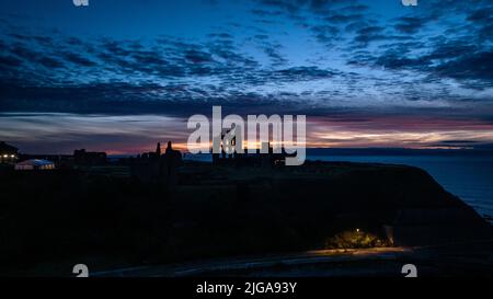 Dawn breaks over Tynemouth Priory and Castle at Tynemouth Stock Photo ...
