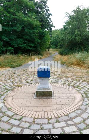 A footpath between Finkenkruger Weg and Isenburger Weg, Stakken, Berlin ...