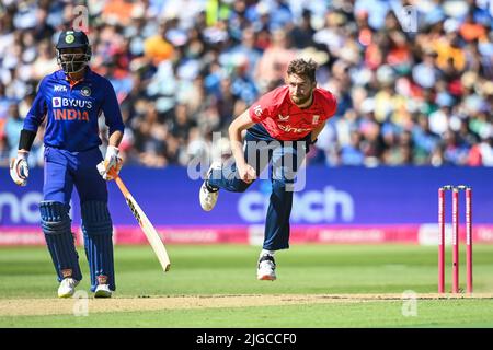 Richard Gleeson of England delivers the ball Stock Photo - Alamy