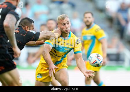 Newcastle, UK. 09th July, 2022. Bevan French #1 and Jai Field #23 of ...