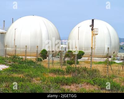 Liquifies gas tanks supply power Stock Photo - Alamy