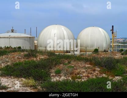 Liquifies gas tanks supply power Stock Photo - Alamy
