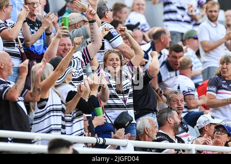 Hull FC fans celebrate Connor Wynne #23 of Hull FC try Stock Photo - Alamy