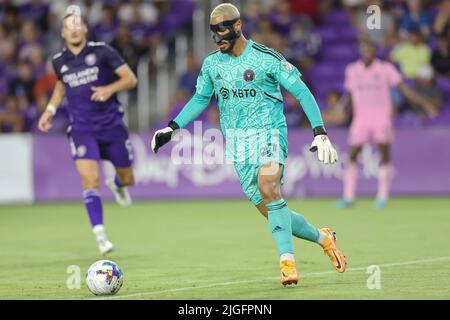 Inter Miami goalkeeper Drake Callender (1) defends the ball during the ...