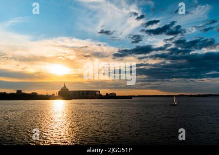 Dramatic colorful golden susnet sky over the Volga river Stock Photo ...