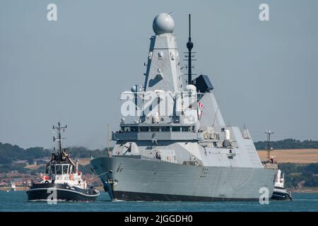 SAMPSON Radar defence mast on Royal Navy Type 45 destroyer HMS Dragon ...
