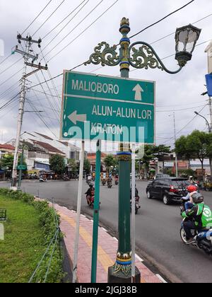 Street sign to Alun Alun LOR and Kraton, the Sultan palace and to the ...