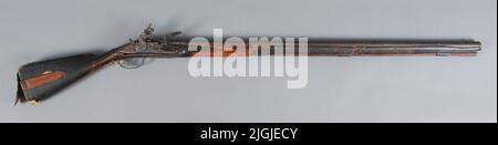 Flint hunting rifle, The lock plate is engraved with human figures ...