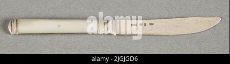 Fruktkniv Fruit knife of silver. Recessed pearl slices in the shaft ...