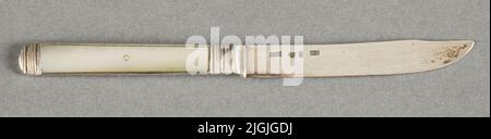 Fruktkniv Fruit knife of silver. Recessed pearl slices in the shaft ...