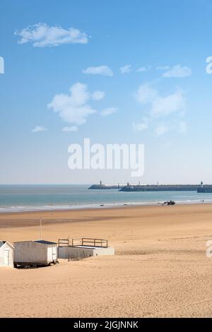 Calais beach and the entrance of the harbour, northern France Stock ...