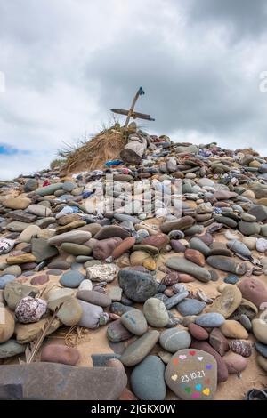 Dobby's grave at Freshwater West in Pembrokeshire has become an ...