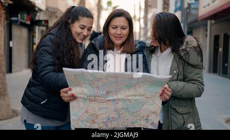 Mother and daugthers looking city map at street Stock Photo - Alamy