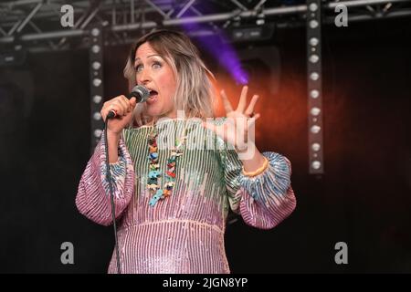 Soul singer, Alice Russell performing at Cornbury Festival, Great Tew ...