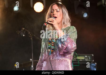 Soul singer, Alice Russell performing at Cornbury Festival, Great Tew ...