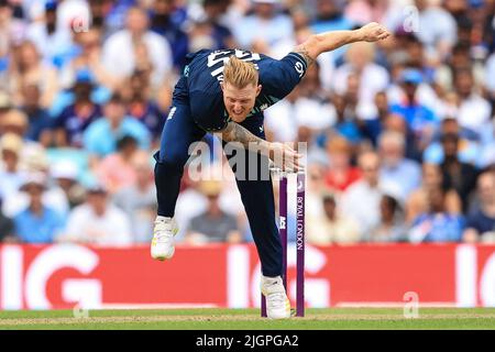 Ben Stokes of England delivers the ball Stock Photo - Alamy