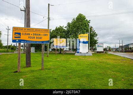 Clean Your Boat sign at the Sumas Border Crossing in Abbotsford ...