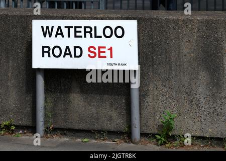 Street sign for Waterloo Road, London, SE1, England Stock Photo - Alamy